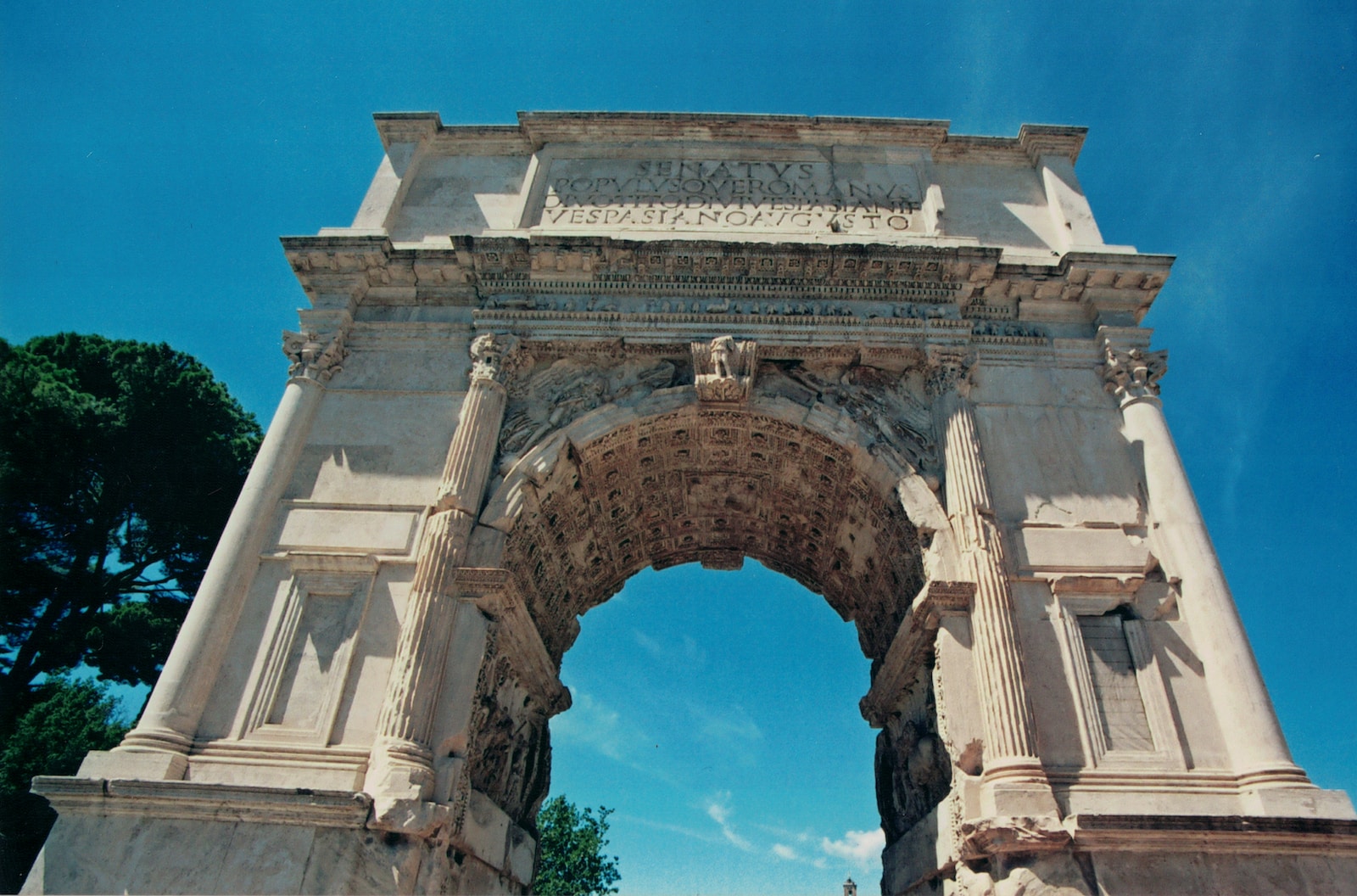 L’Arc de Titus – Une merveille architecturale de Rome antique – plare.